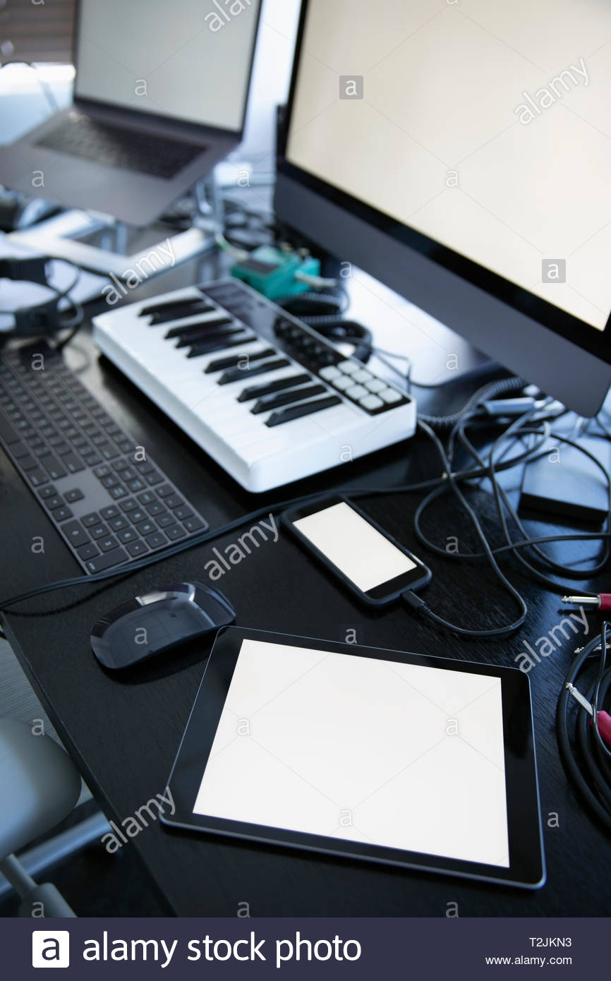 Digital turntable hi-res stock photography and images - Alamy
