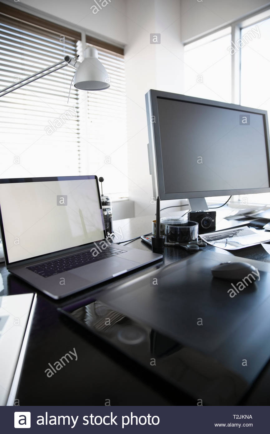 Camera and computer on desk hi-res stock photography and images - Alamy