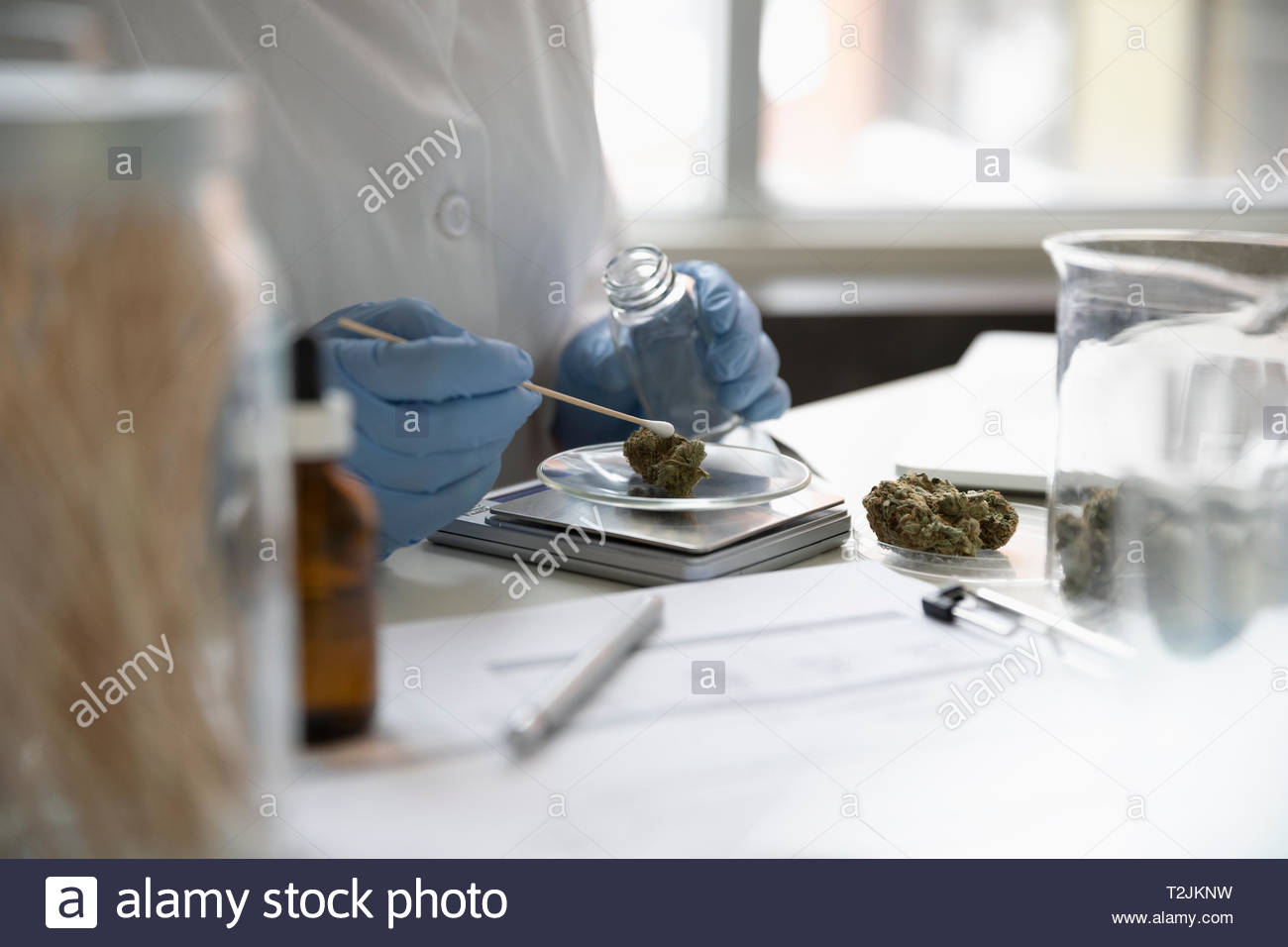 Cotton weighing scale hi-res stock photography and images - Alamy