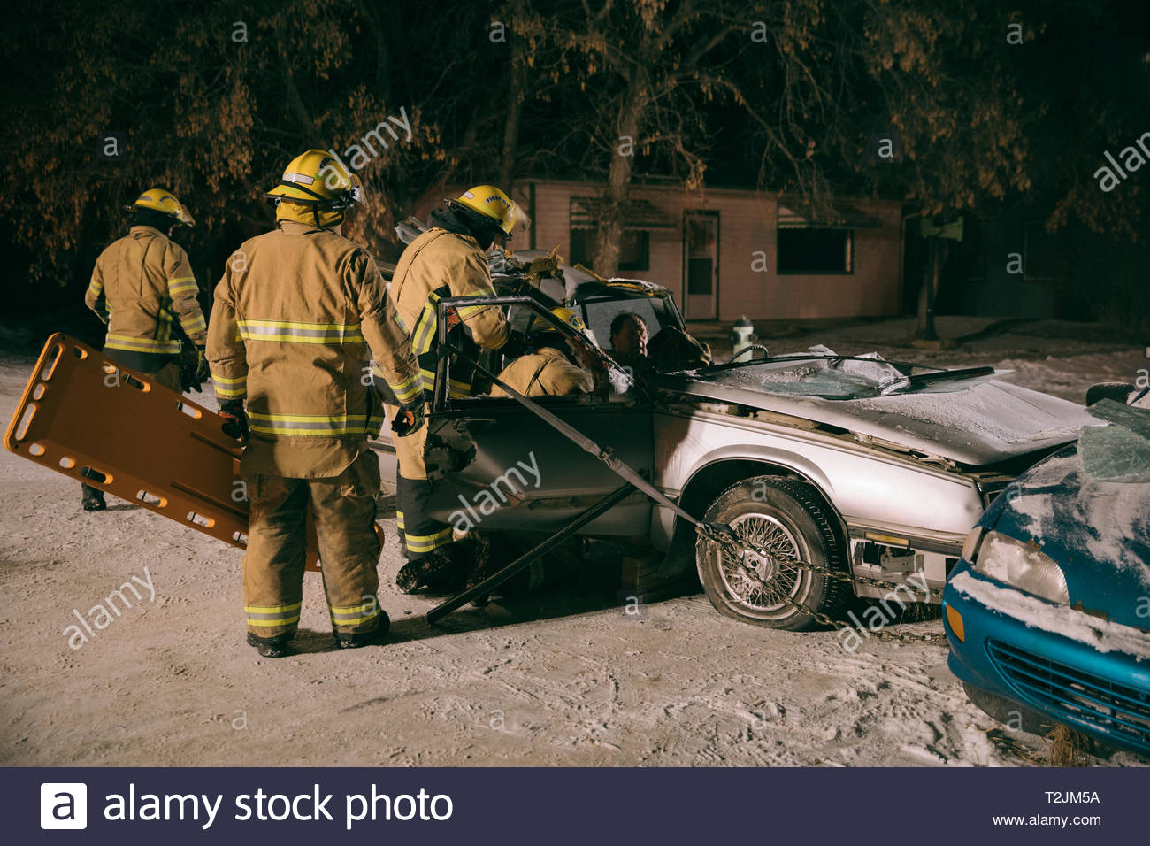 Firefighters extinguishing hi-res stock photography and images - Alamy