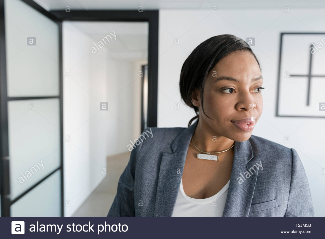 Person looking forward hi-res stock photography and images - Alamy