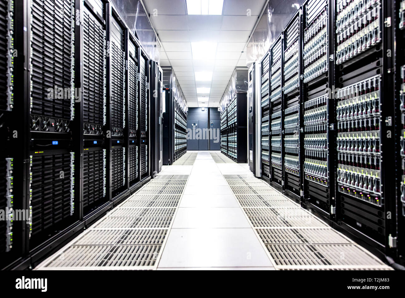 Modern mainframe hi-res stock photography and images - Alamy