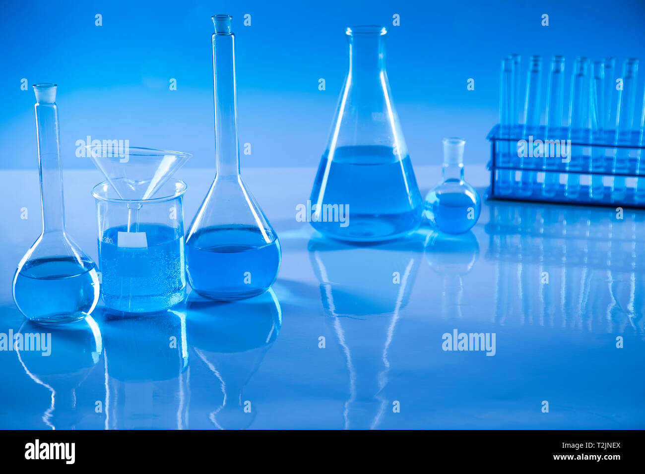 Glassware, Laboratory beakers,Science experiment Stock Photo - Alamy