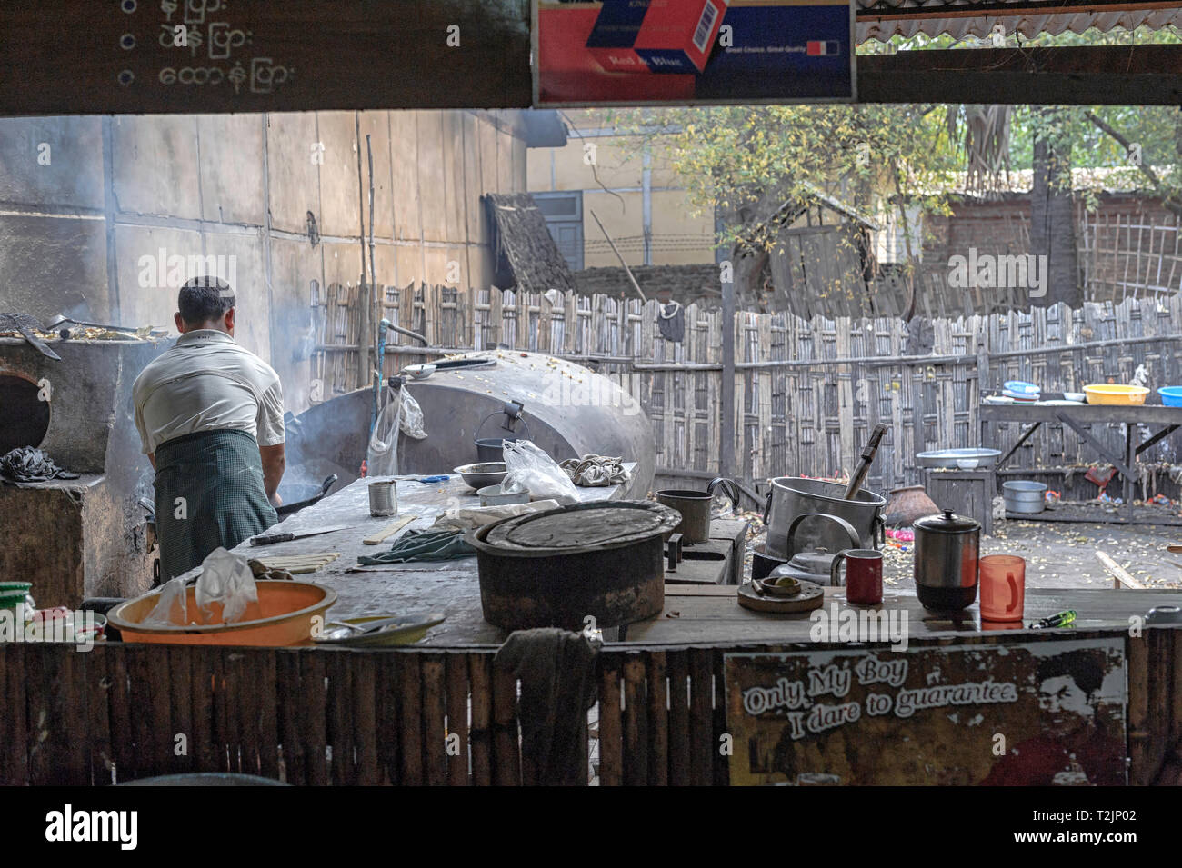 Myanmar cooking hi-res stock photography and images - Alamy