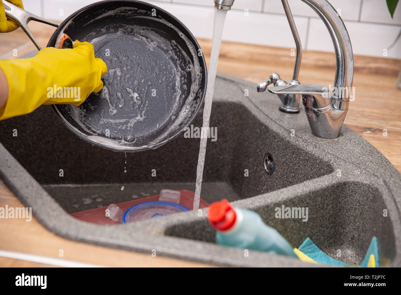 Washing manually hi-res stock photography and images - Alamy