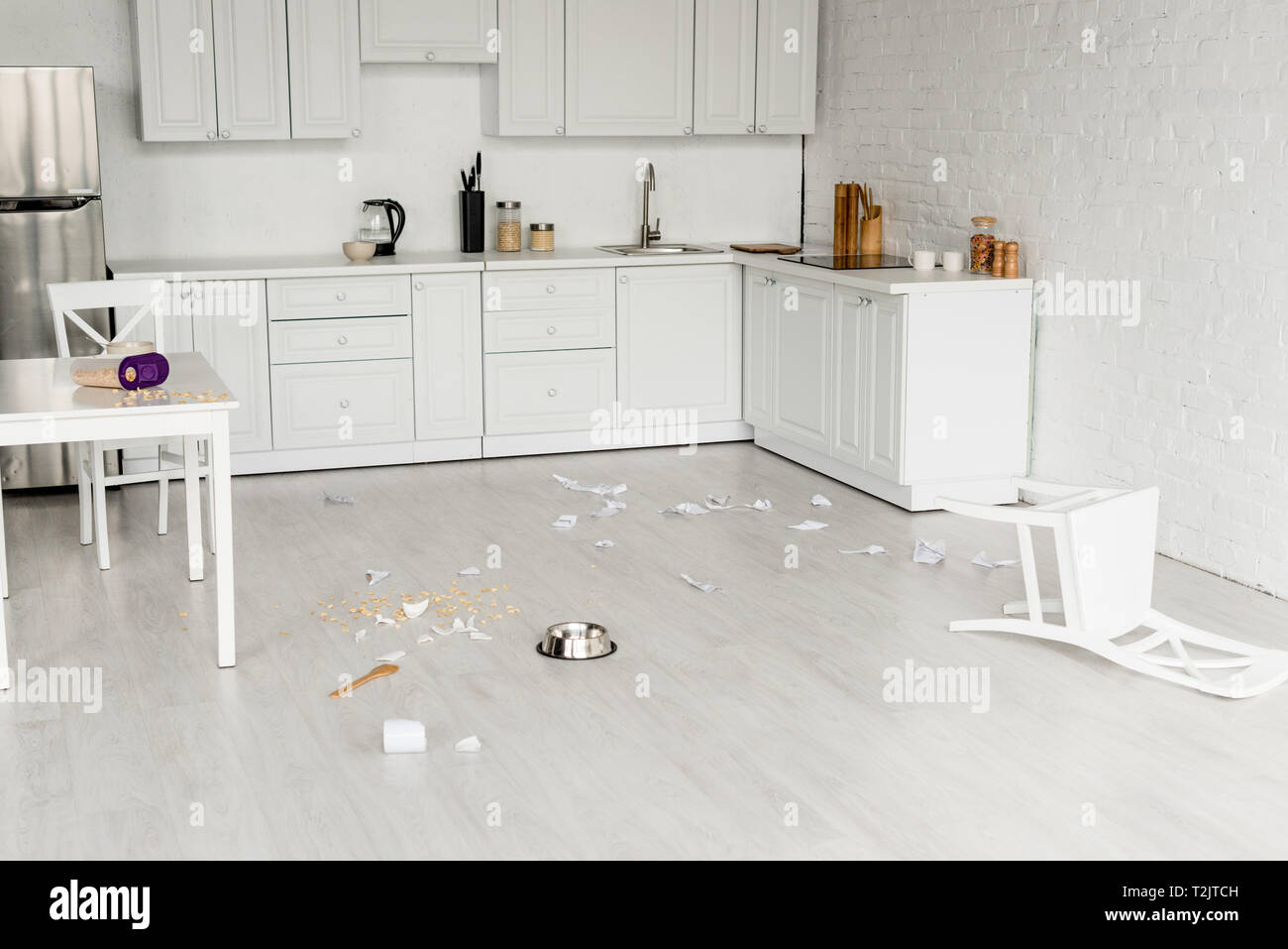 Broken dishes hi-res stock photography and images - Alamy