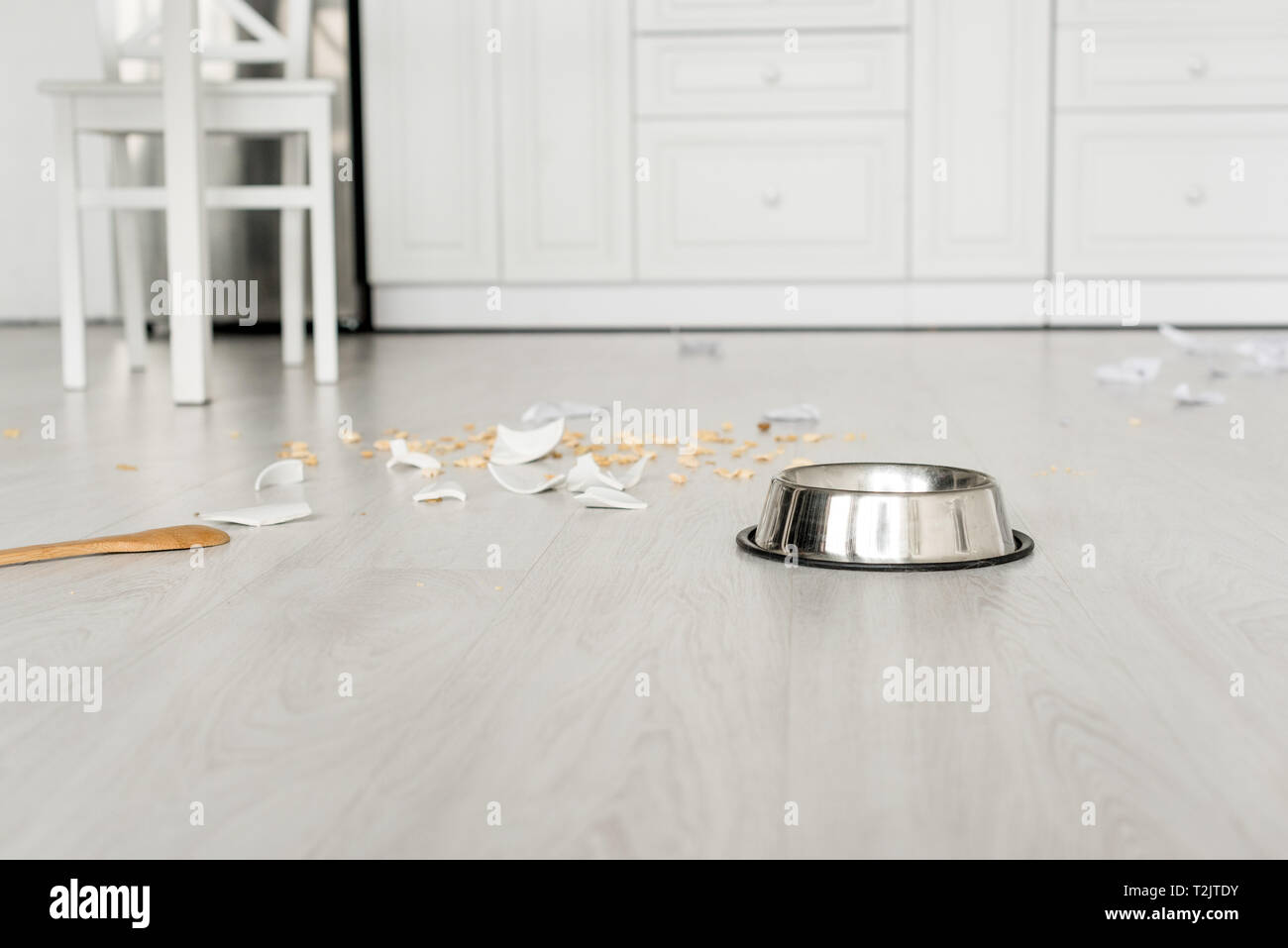 Broken dishes hi-res stock photography and images - Alamy