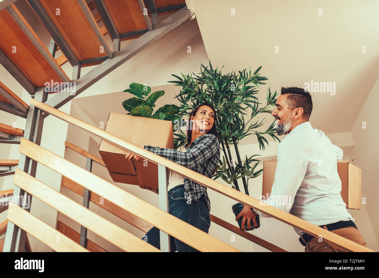 Man carrying boxes stairs hi-res stock photography and images - Alamy