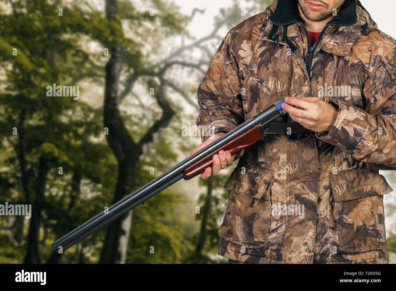 hunter with his rifle Stock Photo - Alamy