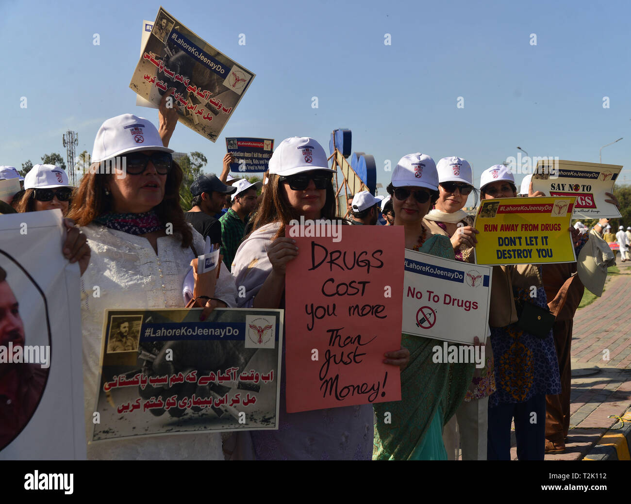 Drug addicted mother hi-res stock photography and images - Alamy