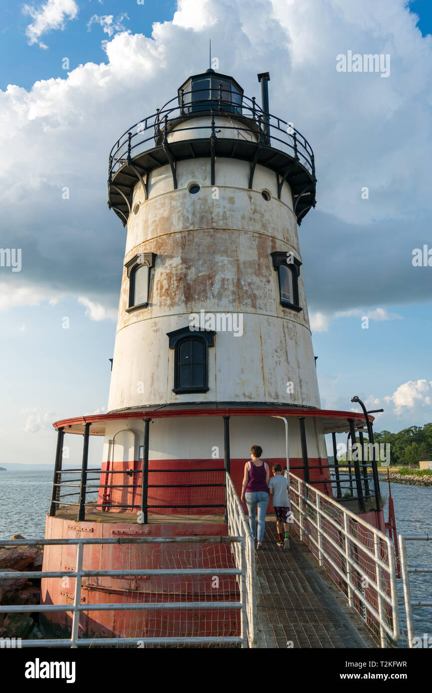 Mother son beautiful lighthouse hi-res stock photography and images - Alamy