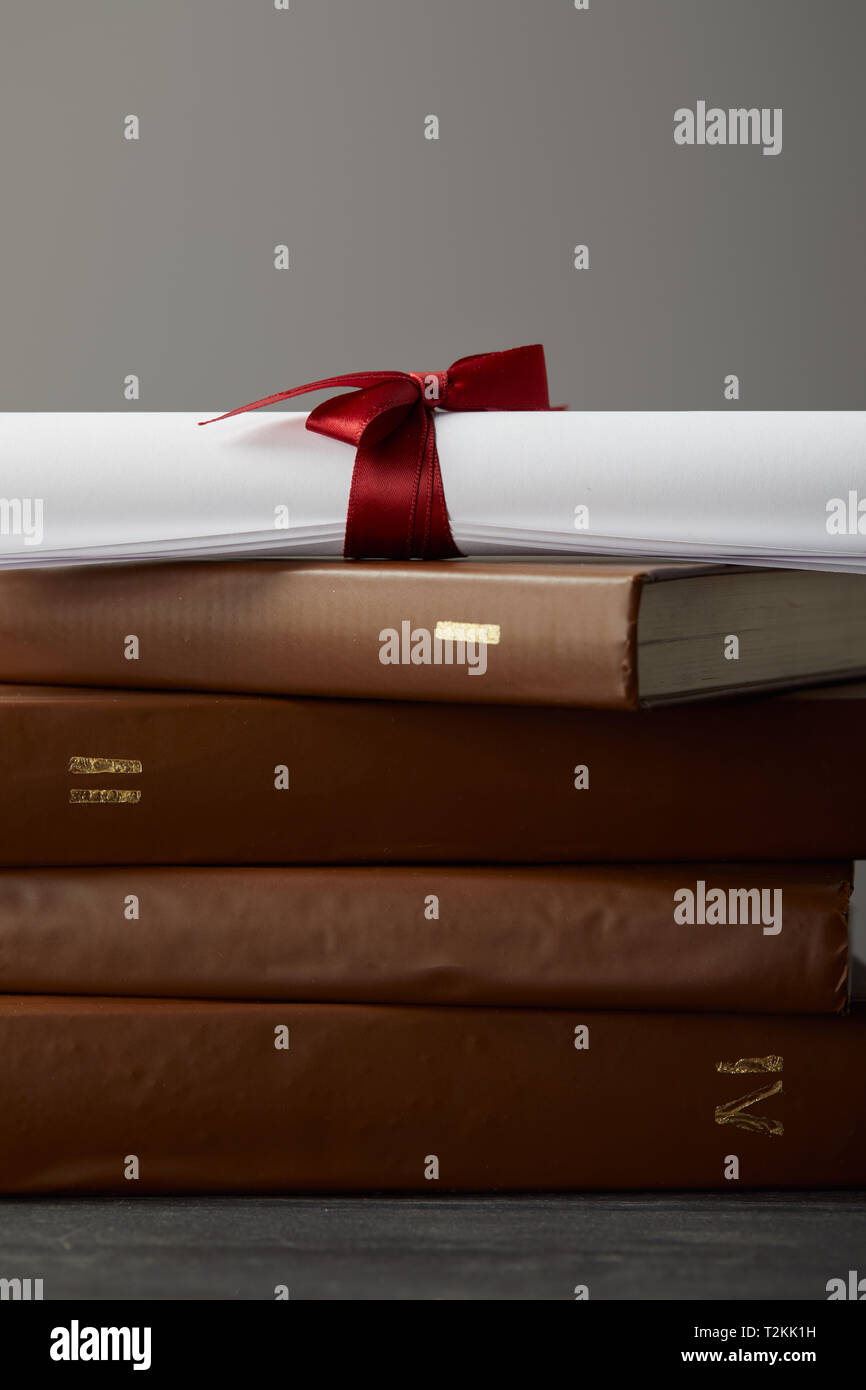 Brown books hi-res stock photography and images - Alamy