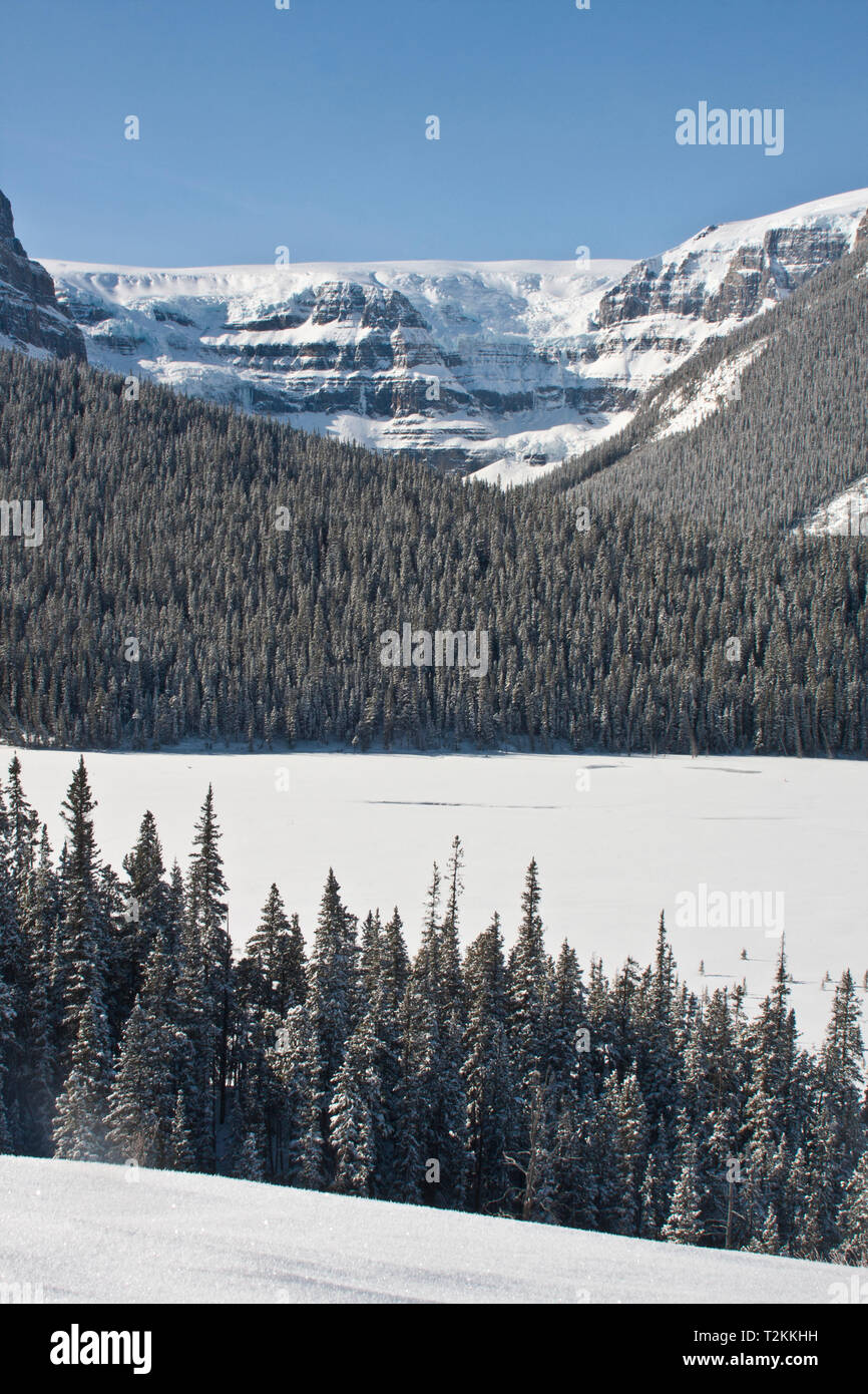 High mountain scenery, the Icefields Parkway in winter Stock Photo - Alamy