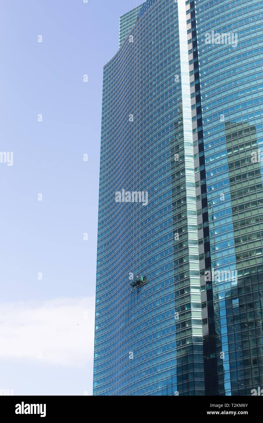 Skyscraper window washing hi-res stock photography and images - Alamy