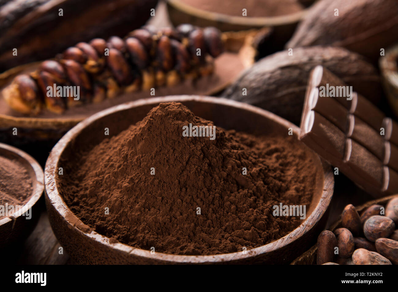 Cocoa pod and chocolate bar and food dessert background Stock Photo - Alamy