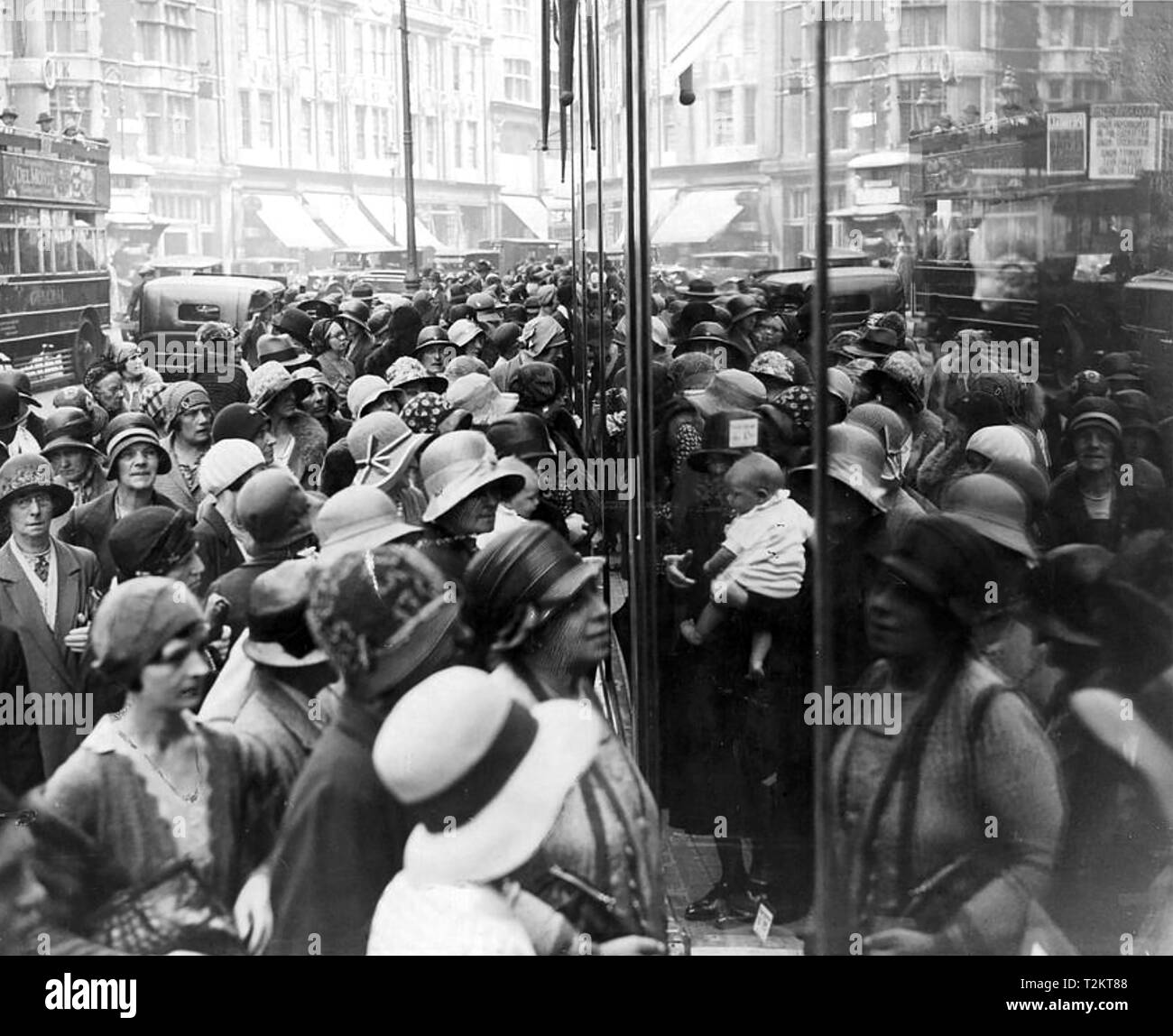 1900s London Street High Resolution Stock Photography and Images - Alamy