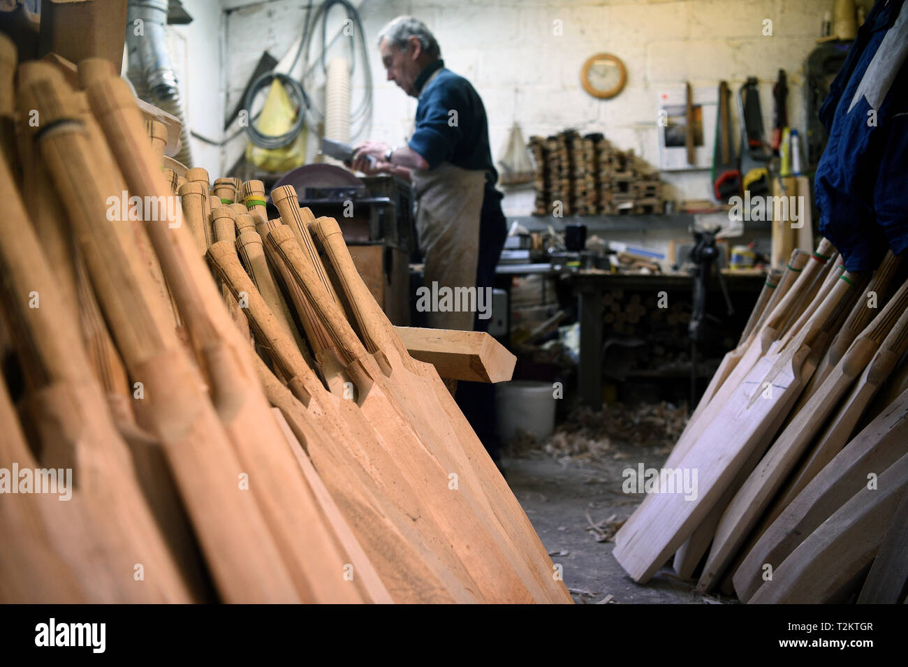 Batmaker John Bowles crafts a handmade cricket bat at Warsop Stebbing ...