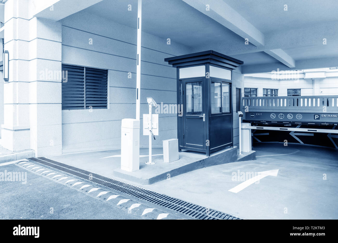 Ramp underground garage parking hi-res stock photography and images - Alamy