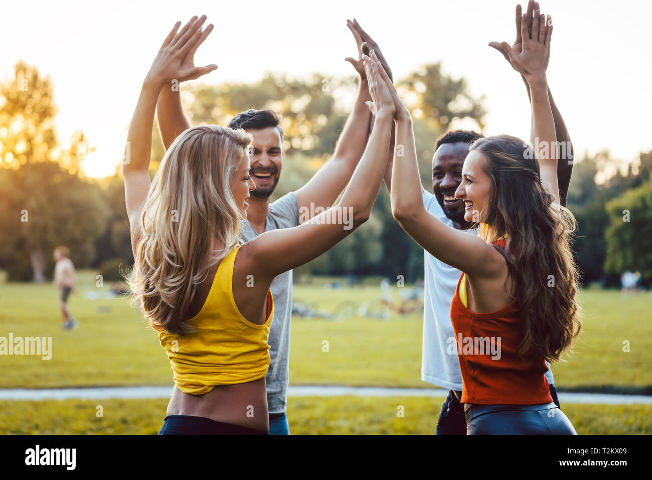 Men and women enjoying themselves together hi-res stock photography and ...