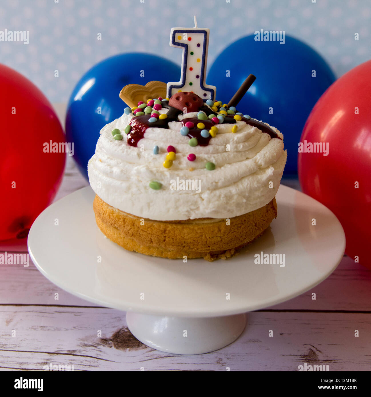 Balloon smash cake hi-res stock photography and images - Alamy