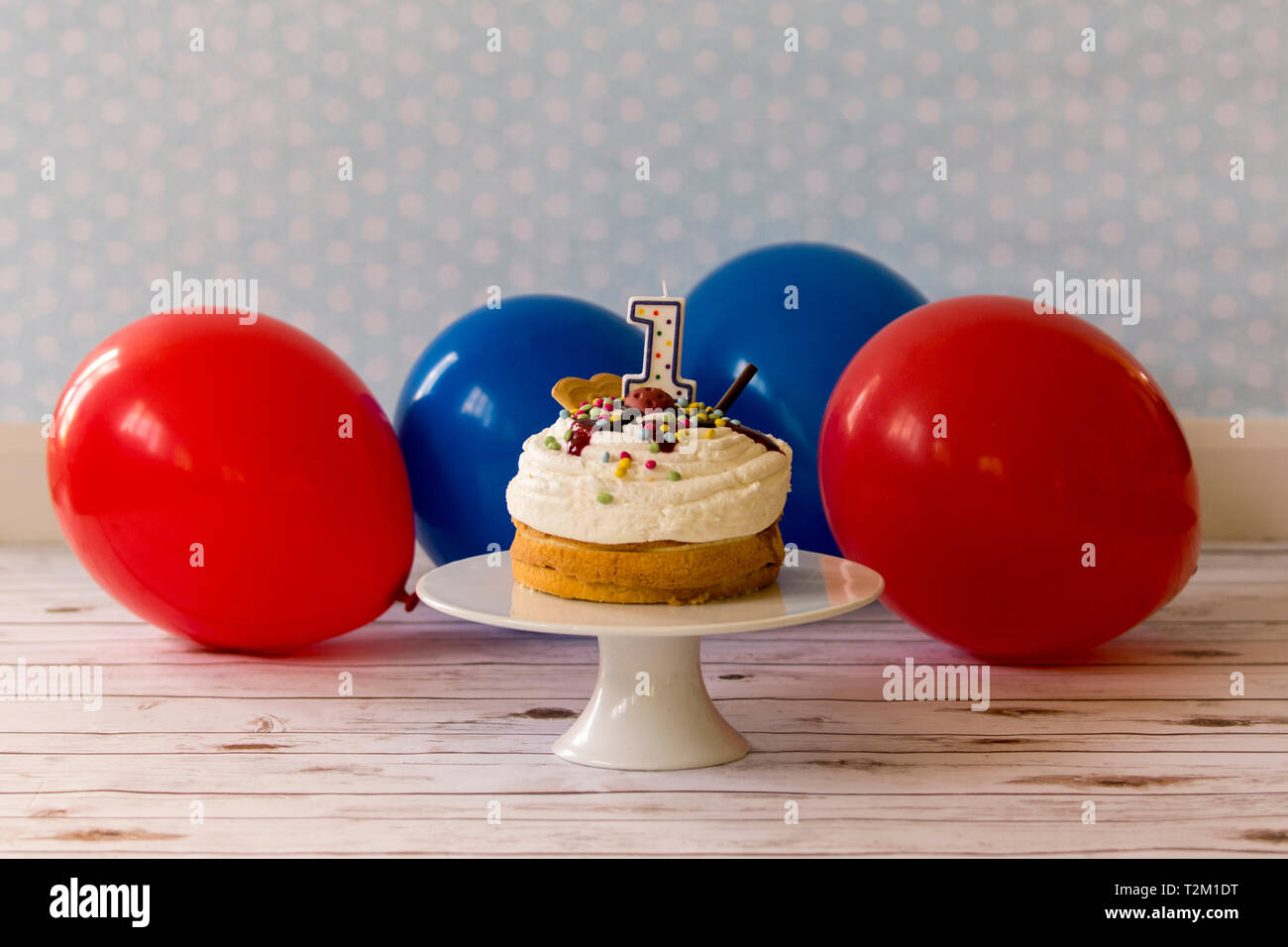 Balloon smash cake hi-res stock photography and images - Alamy