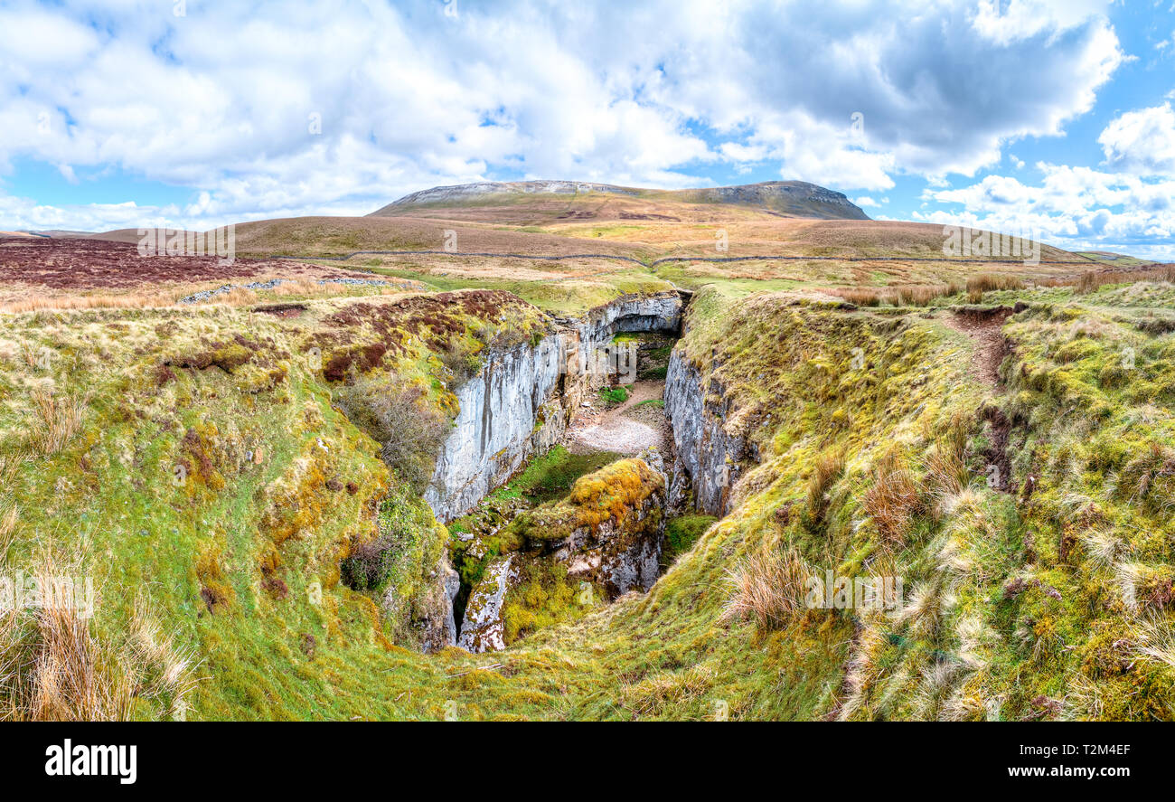 Rock chasm hi-res stock photography and images - Alamy