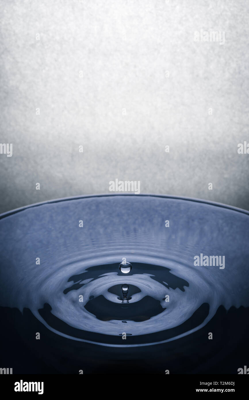 Circular water ripple glass hi-res stock photography and images - Alamy