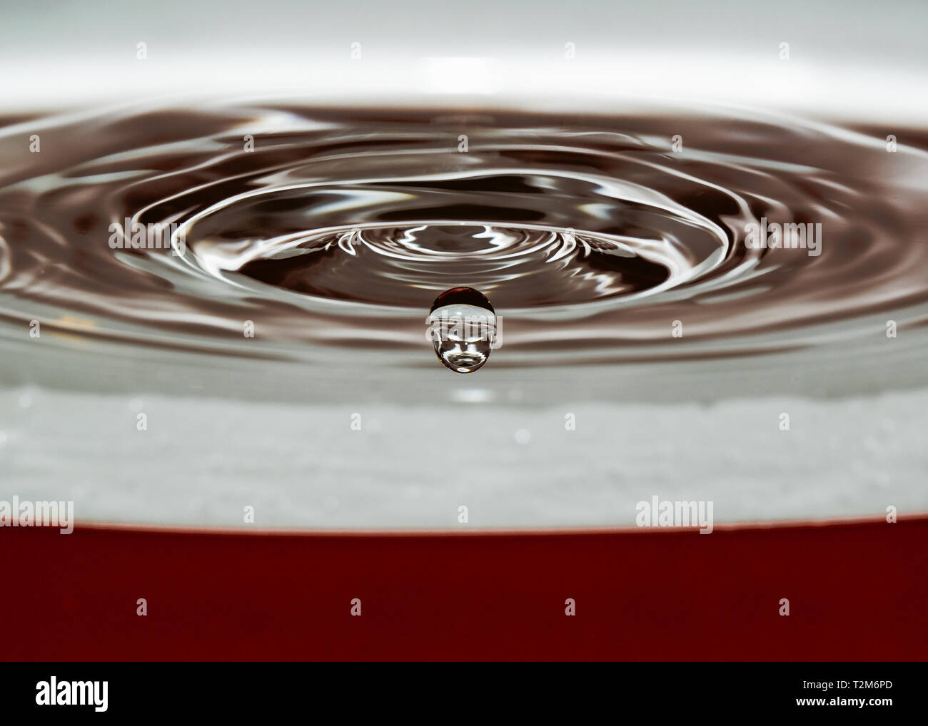 Circular water ripple glass hi-res stock photography and images - Alamy