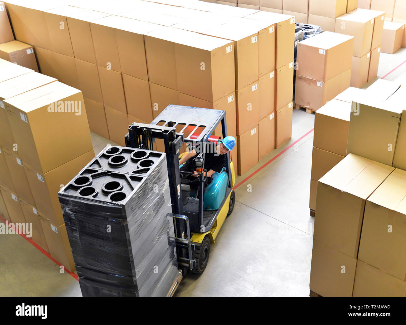 Forklift driver warehouse hi-res stock photography and images - Alamy
