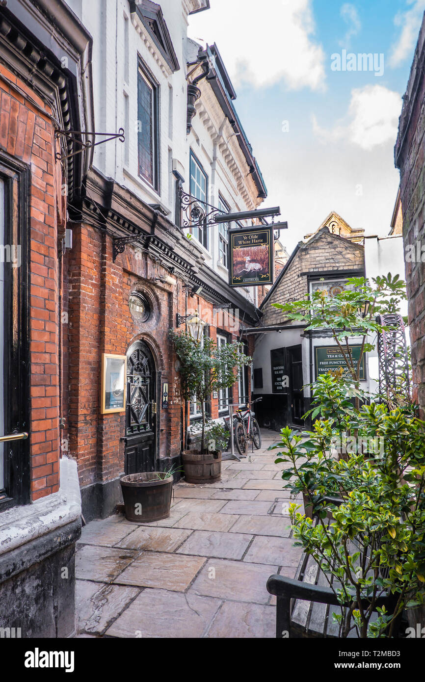 Silver street hull olde white harte pub hi-res stock photography and ...