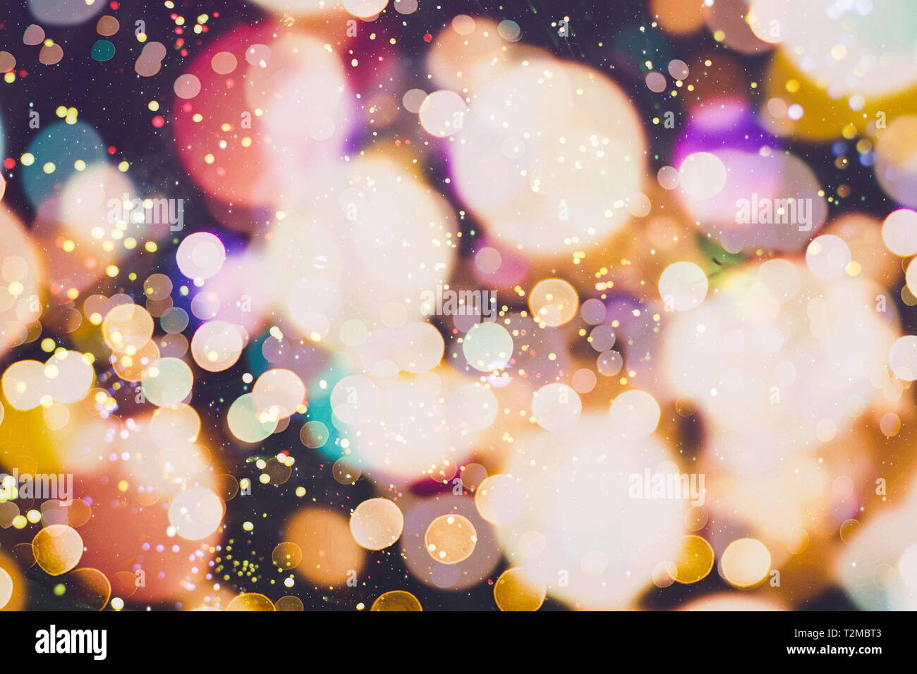 glittering shine bulbs lights background:blur of Christmas wallpaper ...