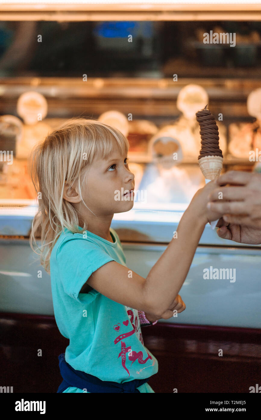 Giving child ice cream hi-res stock photography and images - Alamy