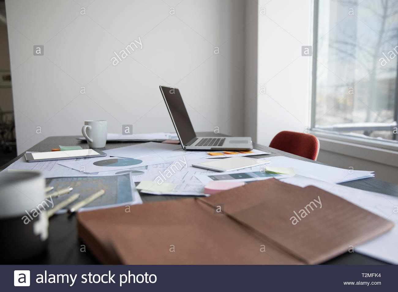 Paperwork desk messy hi-res stock photography and images - Alamy