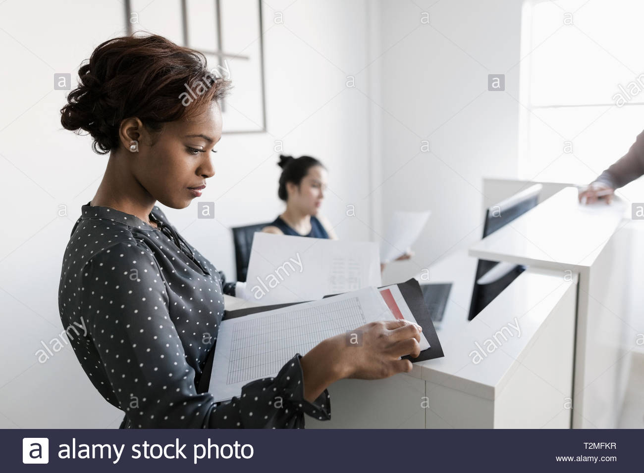 Reception desk office hi-res stock photography and images - Alamy