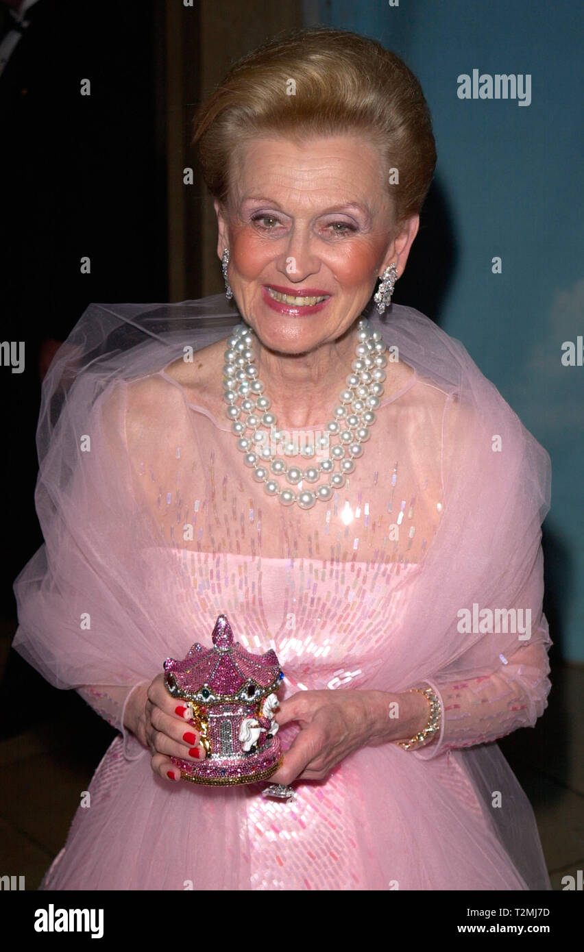 LOS ANGELES, CA. October 28, 2000: Mrs Barbara Davis at the Carousel of ...