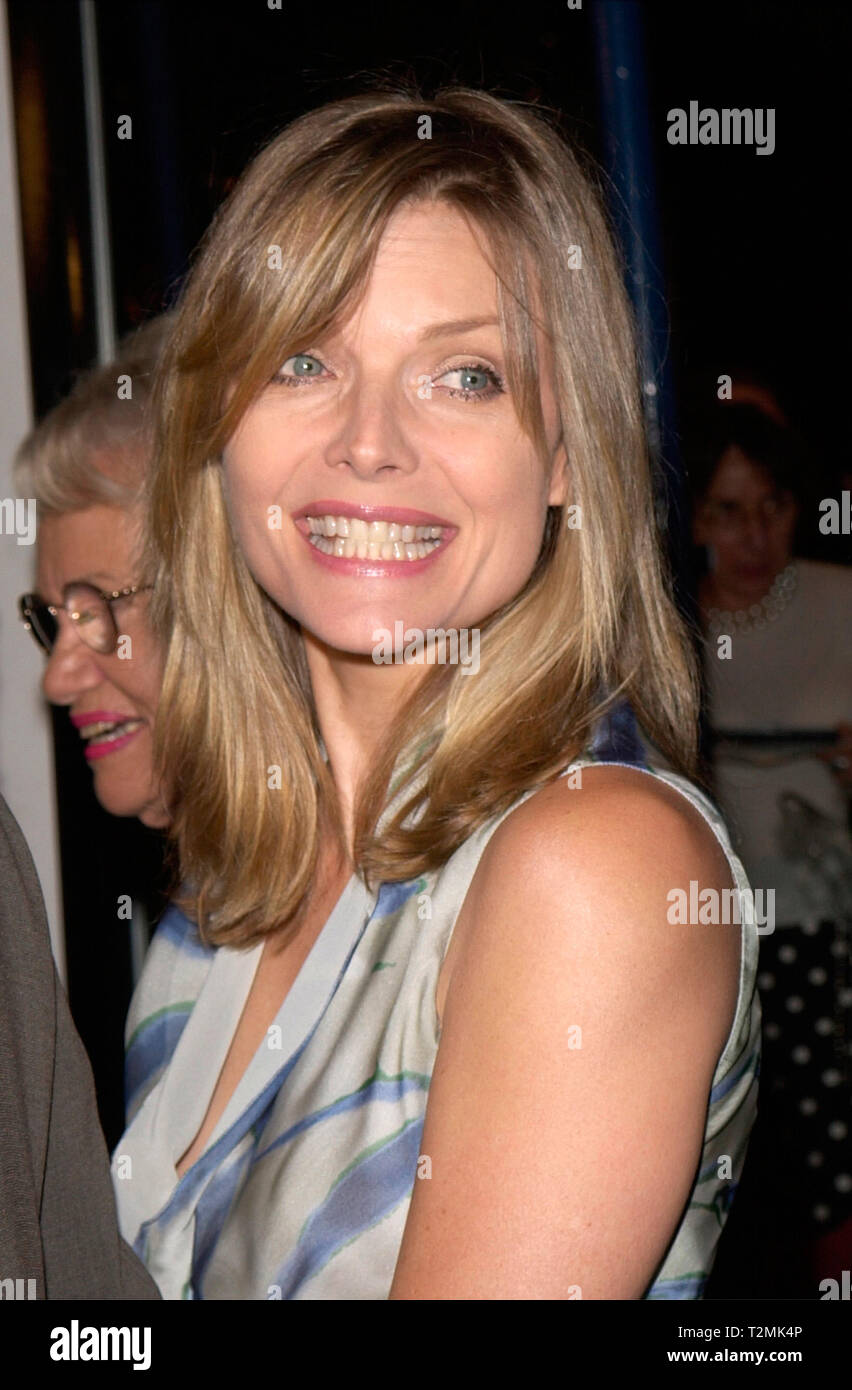 LOS ANGELES, CA. December 07, 2000: Actress Michelle Peiffer at the Los ...