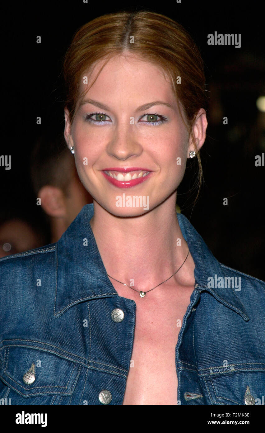 LOS ANGELES, CA. October 22, 2000: Actress Jenna Elfman at the world ...