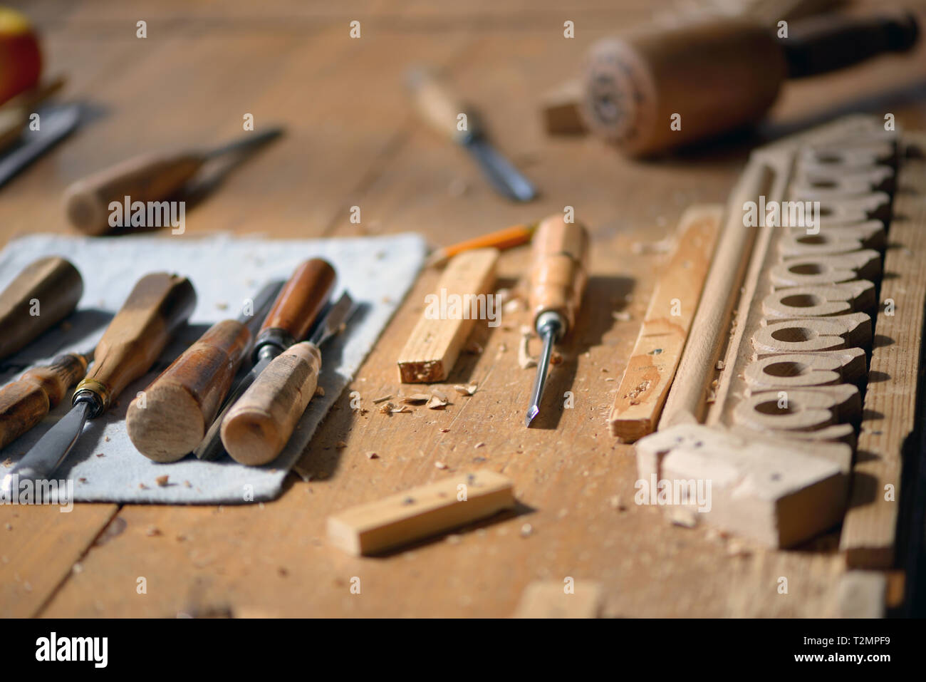 Table details hi-res stock photography and images - Alamy