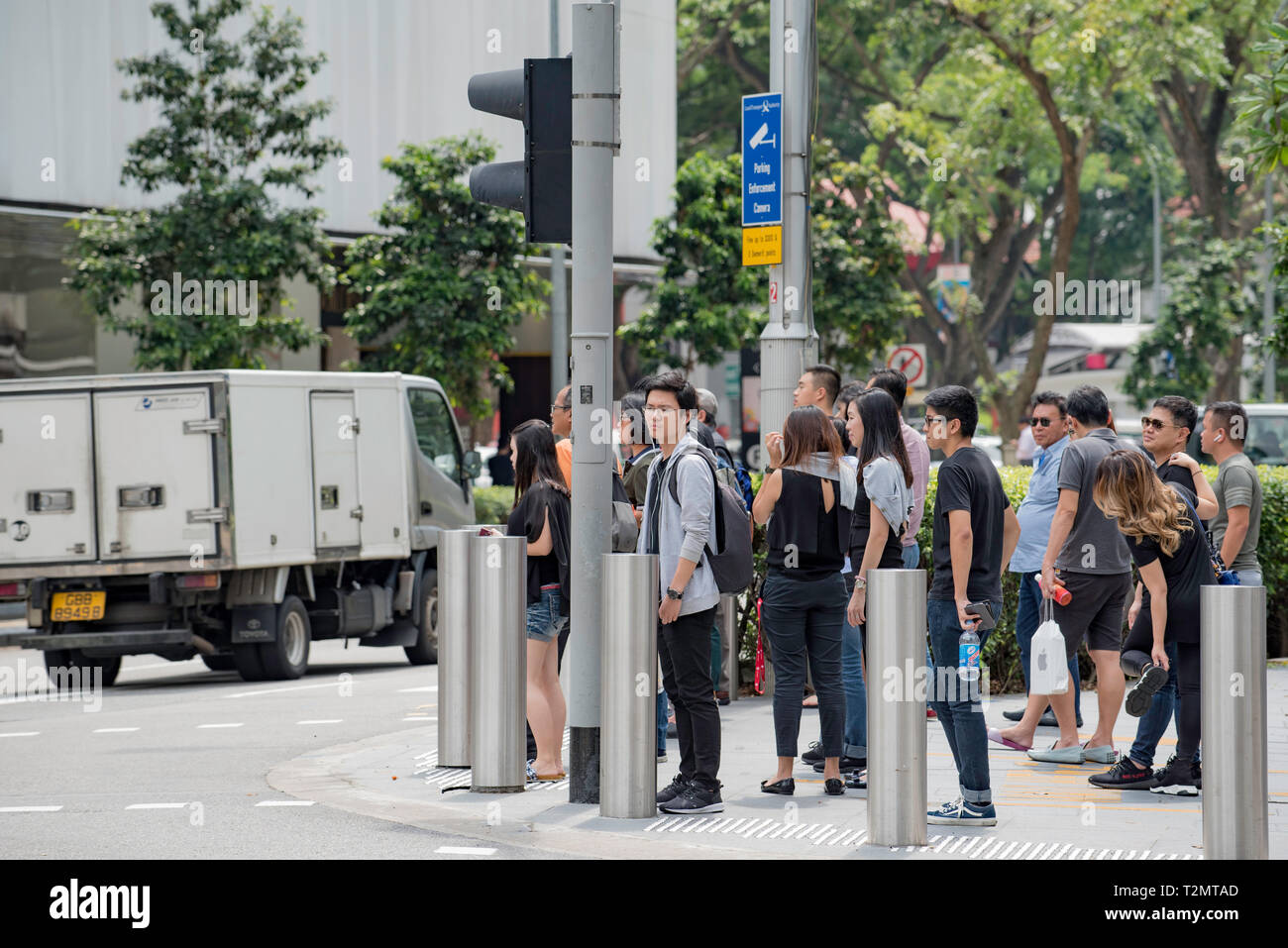 Road kerb hi-res stock photography and images - Alamy