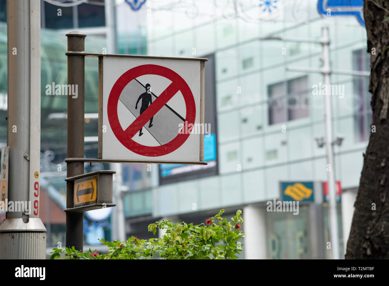 Orchard road sign hi-res stock photography and images - Alamy
