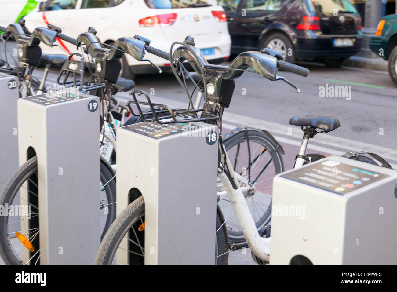 Bike rental madrid hi-res stock photography and images - Alamy