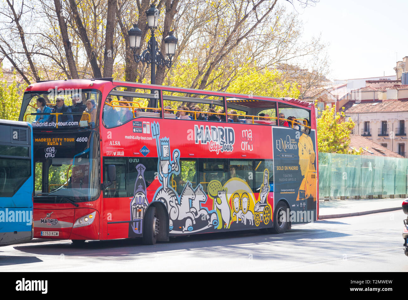Madrid red bus hi-res stock photography and images - Alamy