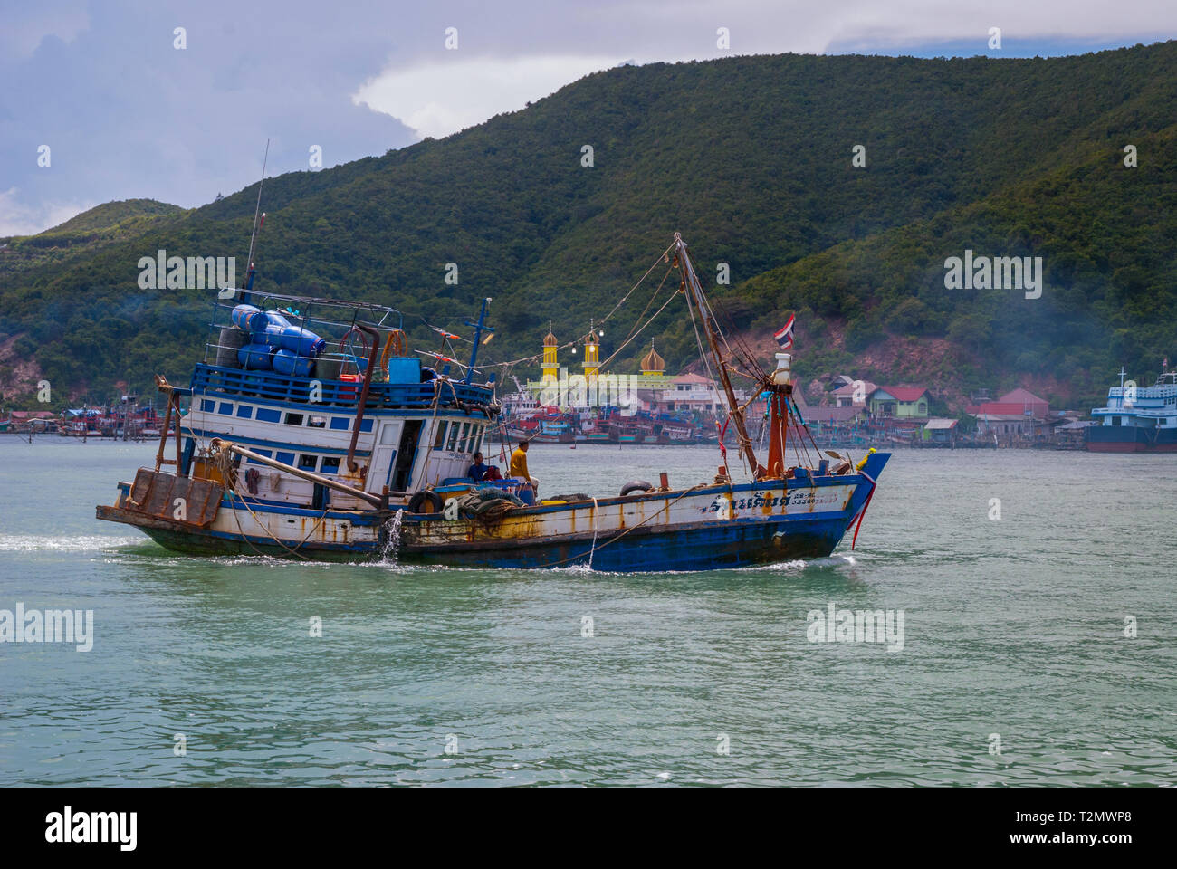 Overloaded boat hi-res stock photography and images - Alamy