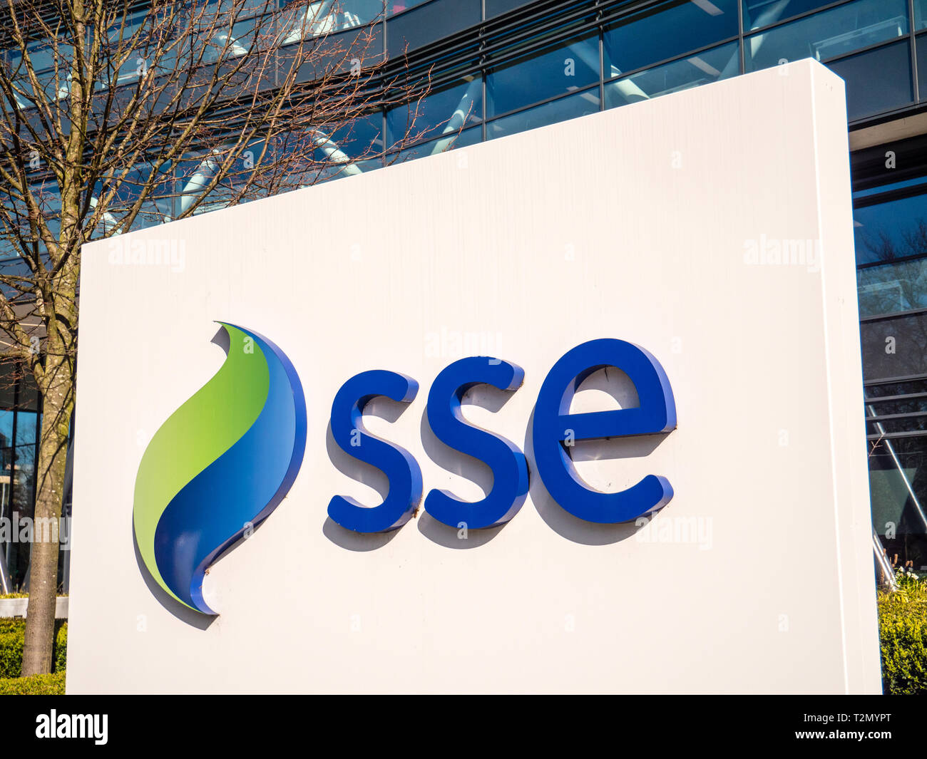 Modern Office Buildings SSE Power Company, Reading, Berkshire, England ...
