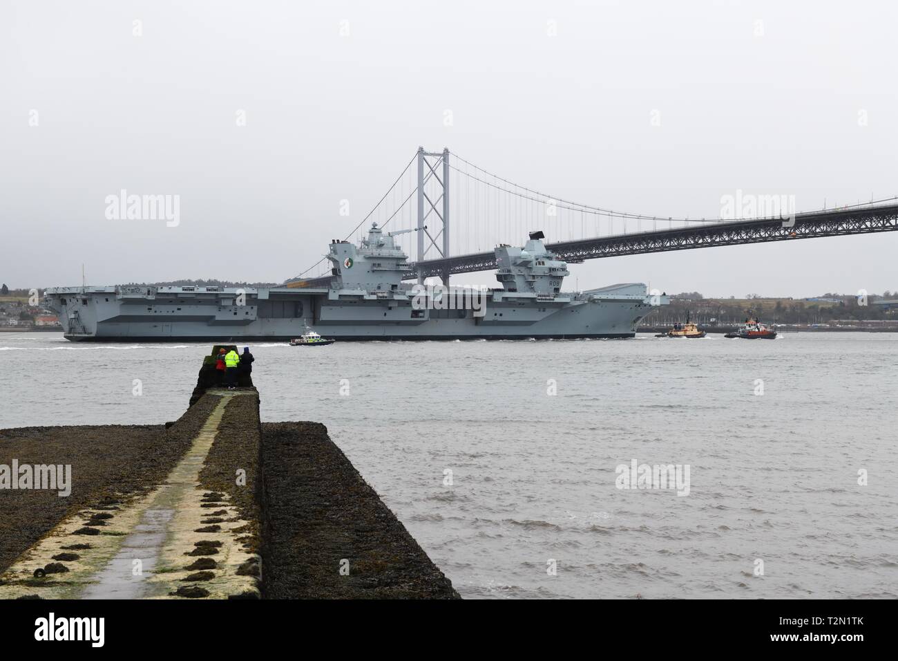 Hms queen elizabeth aircraft hi-res stock photography and images - Alamy
