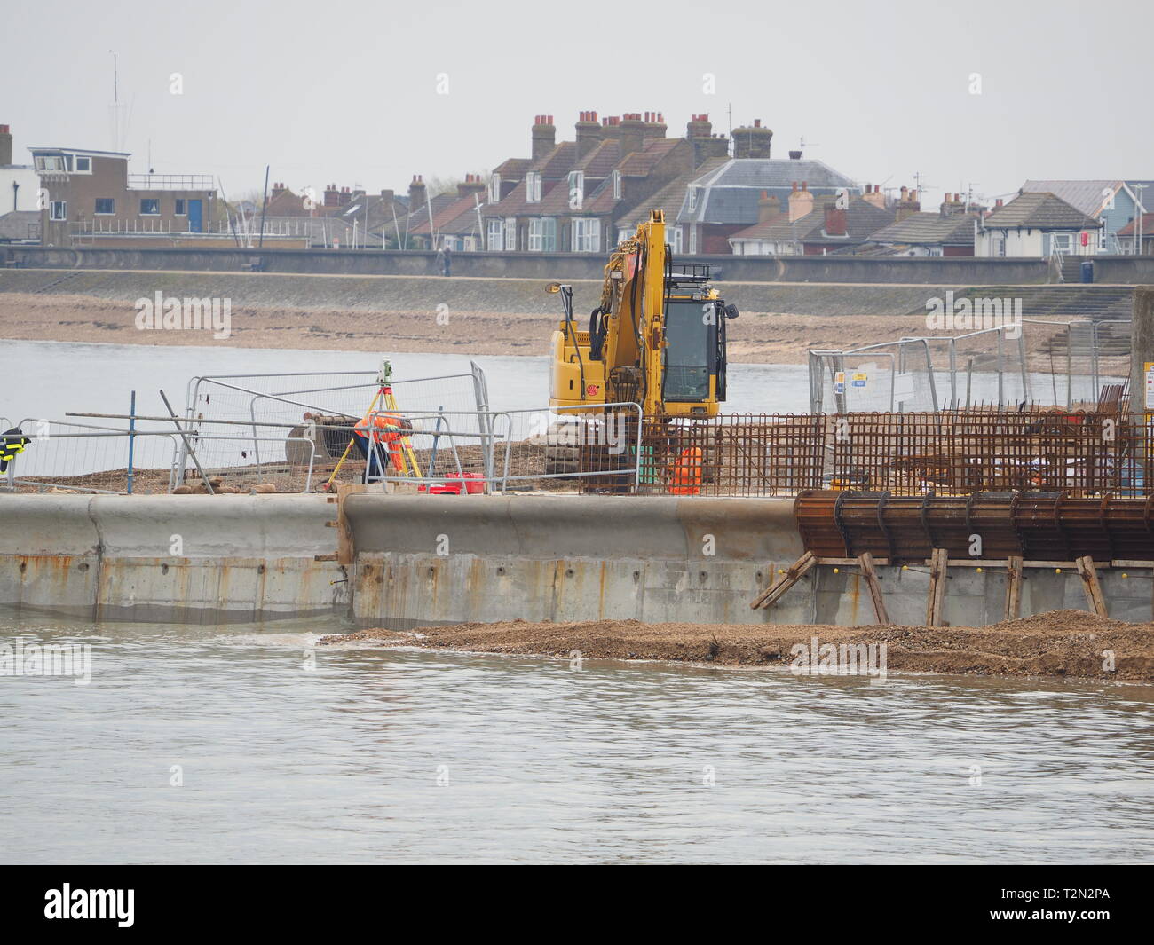 Sheerness, Kent, UK. 3rd April, 2019. UK Weather: a calm day along ...