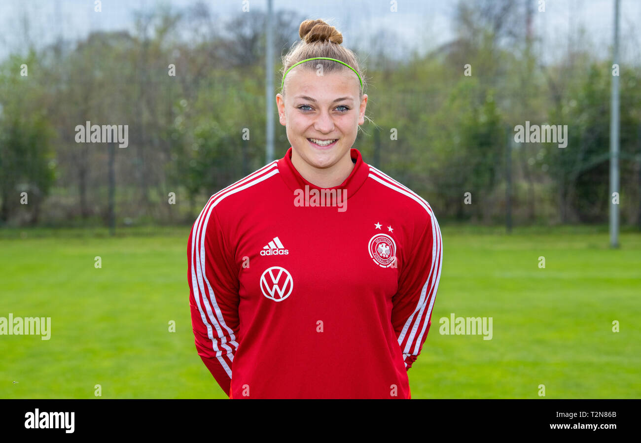 Harsewinkel, Germany. 03rd Apr, 2019. Photo shoot of the DFB women's ...