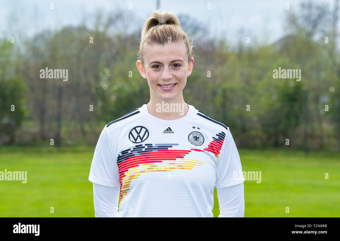 Harsewinkel, Germany. 03rd Apr, 2019. Photo shoot of the DFB women's ...
