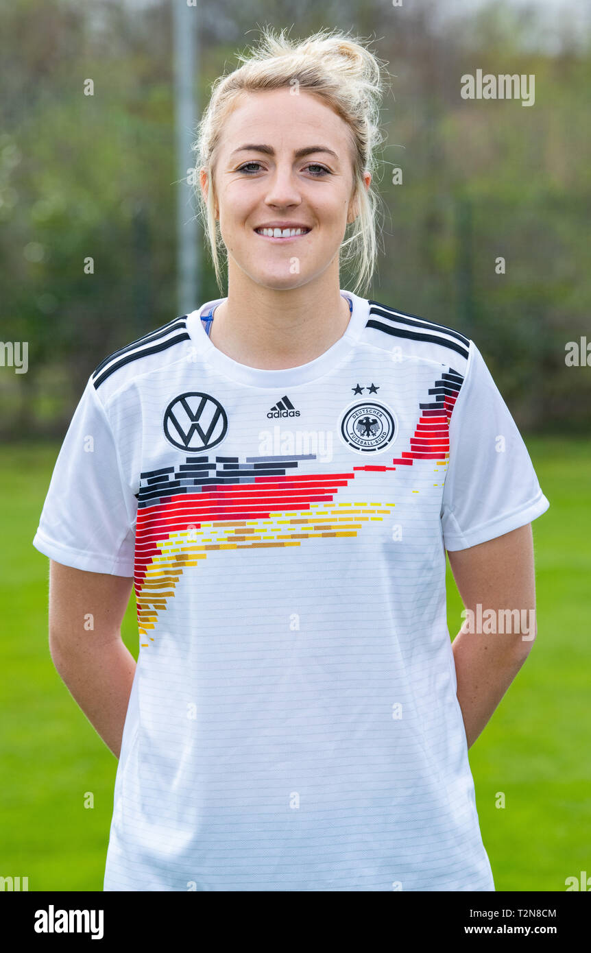 Harsewinkel, Germany. 03rd Apr, 2019. Photo shoot of the DFB women's ...
