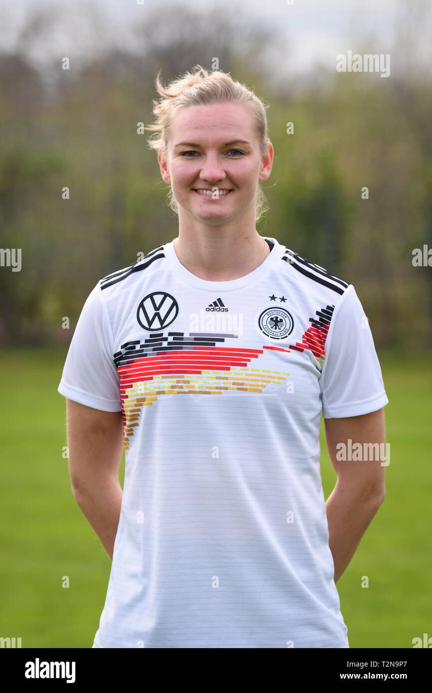 Harsewinkel, Deutschland. 03rd Apr, 2019. Alexandra Popp (Germany). GES ...